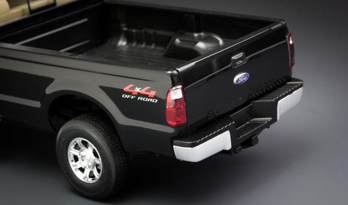 1:24 Ford F-350 Super Duty Crew Cab Model Kit | MNGCS-001 | Meng Model