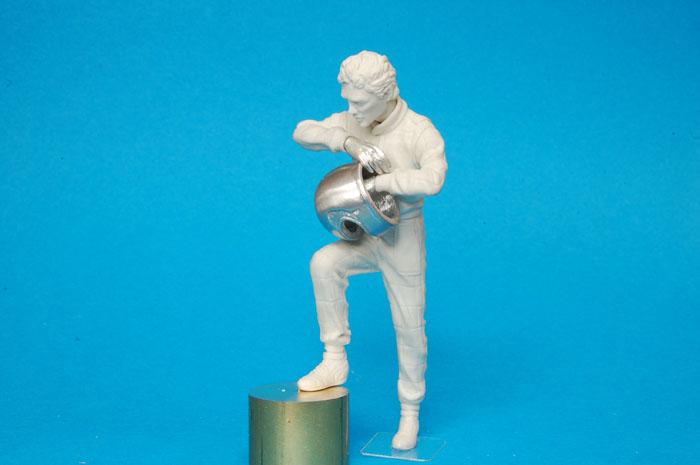 1:20 F1 Driver Standing Figure Type.1 | MFH P1052 | Model Factory Hiro